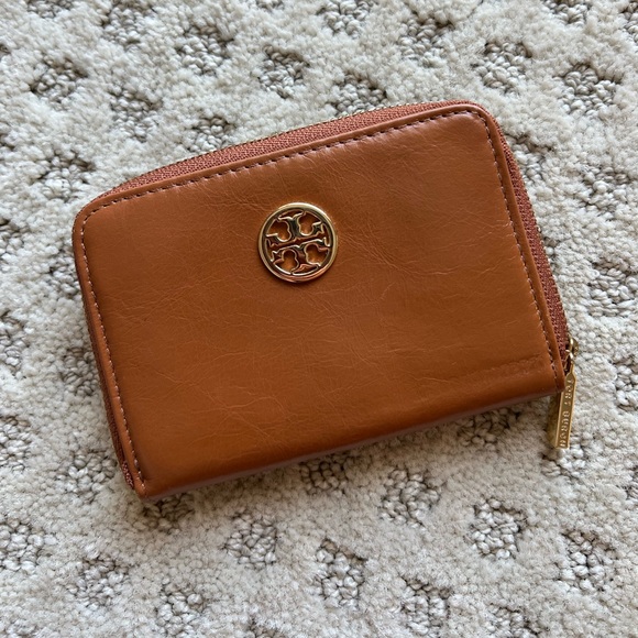 Tory Burch | Bags | Tory Burch Tan Leather Robinson Zip Around Coin ...